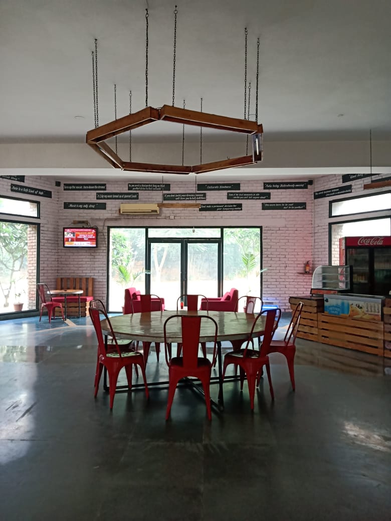 Business School Community Building Through Cafeterias